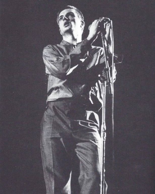 La vida detrás del mito: Ian Curtis, a 40 años de su muerte | Voces ...