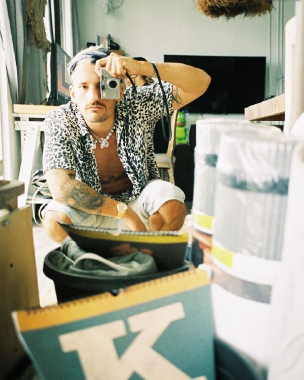 Ricky Montaner a pura sensualidad en Tik Tok desde su cama | Voces ...