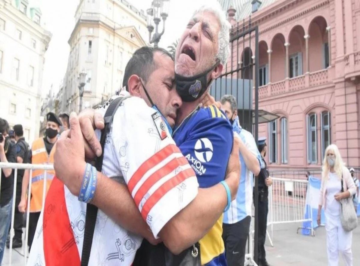 El amor puede más: conmovedoras fotos de un hincha de River y de Boca ...